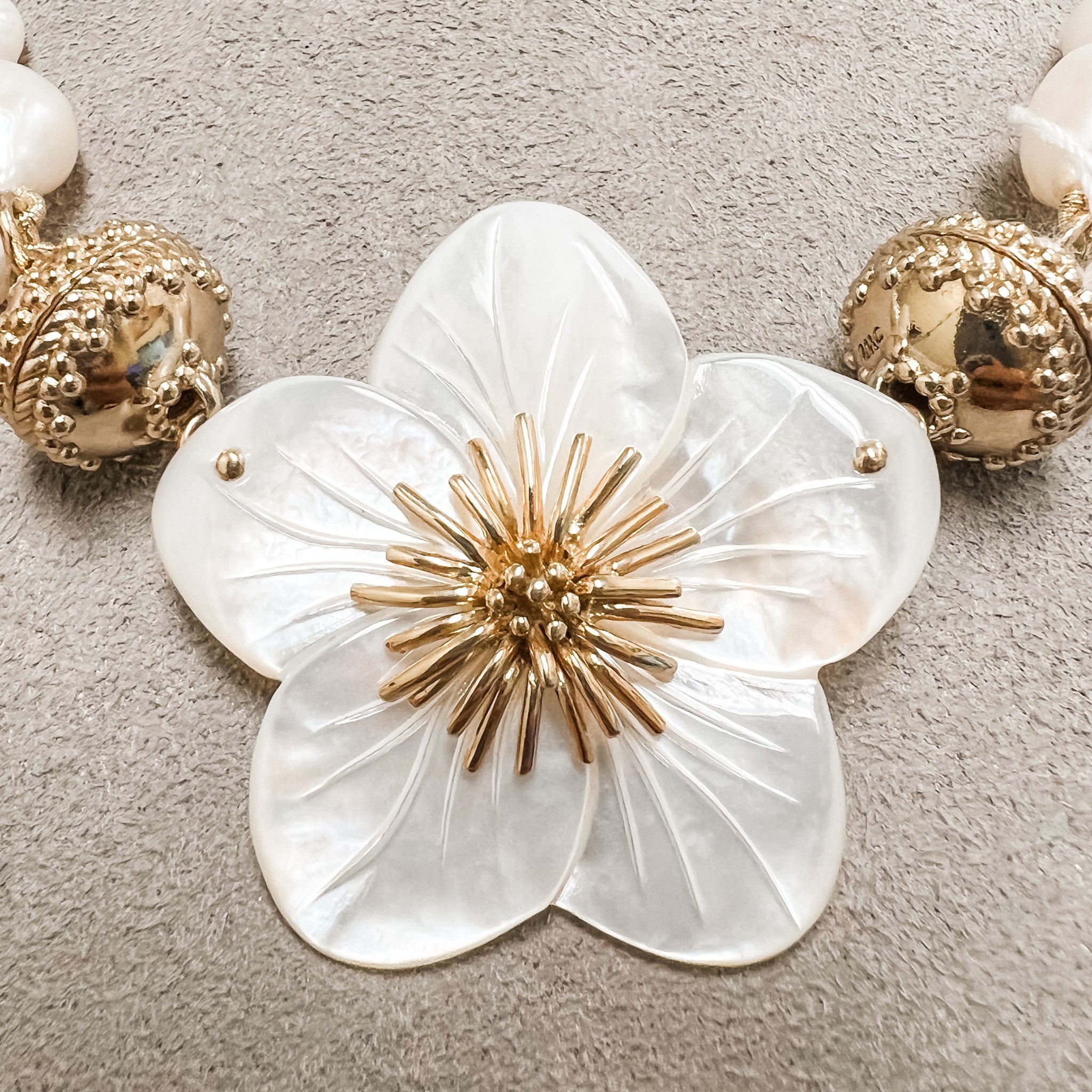 Clara Williams Pearl & Burst Centerpiece-Cherry/White – Protocol